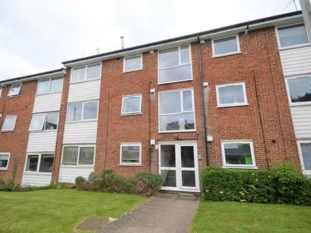 2 bedroom flat for rent in Cedarwood Drive, St Albans, AL4