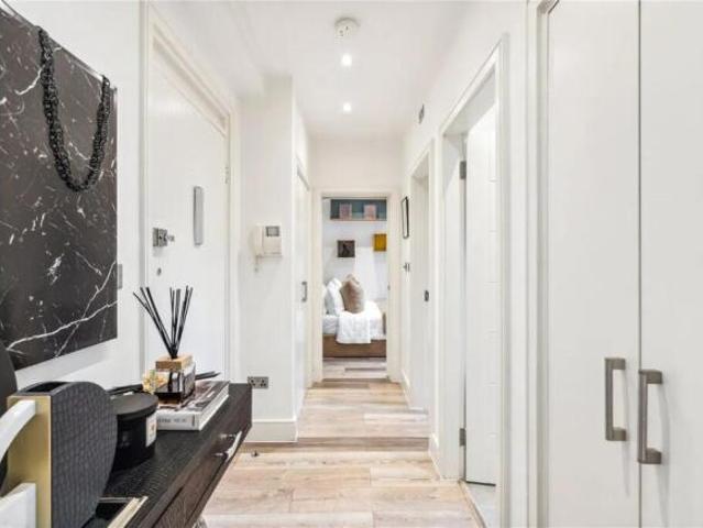 2 bedroom flat for rent in Chatsworth Court, Pembroke Road, W8