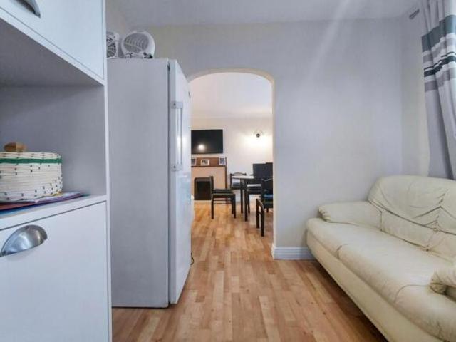 2 bedroom flat for rent in Chatsworth Road, London W5