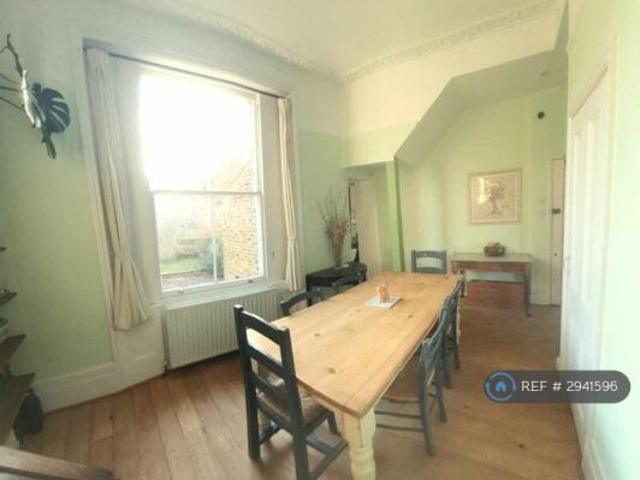 2 bedroom flat for rent in Chaucer Road, London, SE24