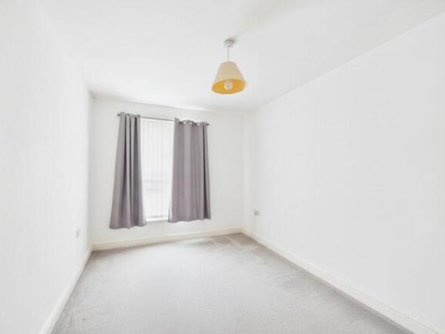 2 bedroom flat for rent in Chadwick Road, Slough, Berkshire, SL3