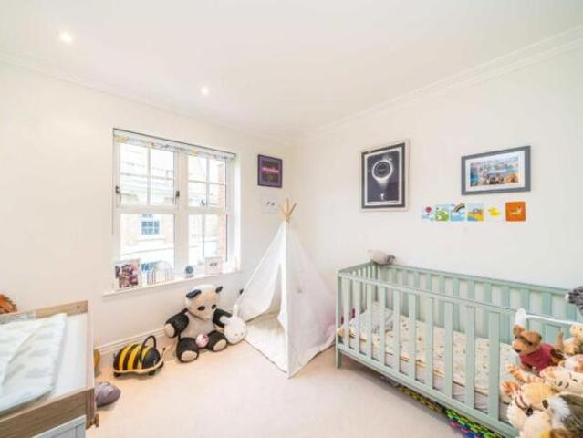2 bedroom flat for rent in Chalmers Way, Twickenham, TW1