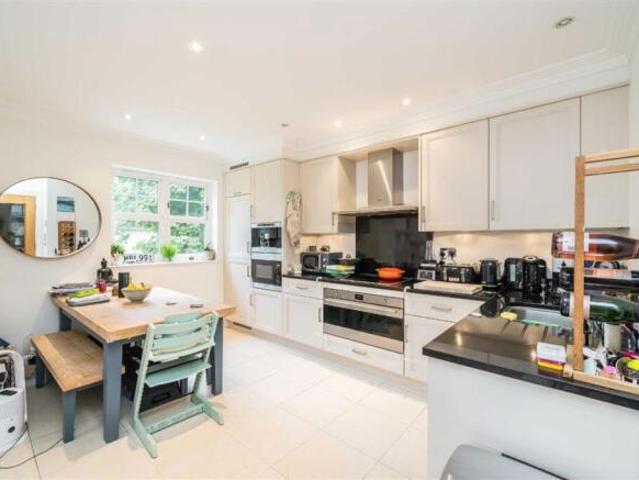 2 bedroom flat for rent in Chalmers Way, Twickenham, TW1