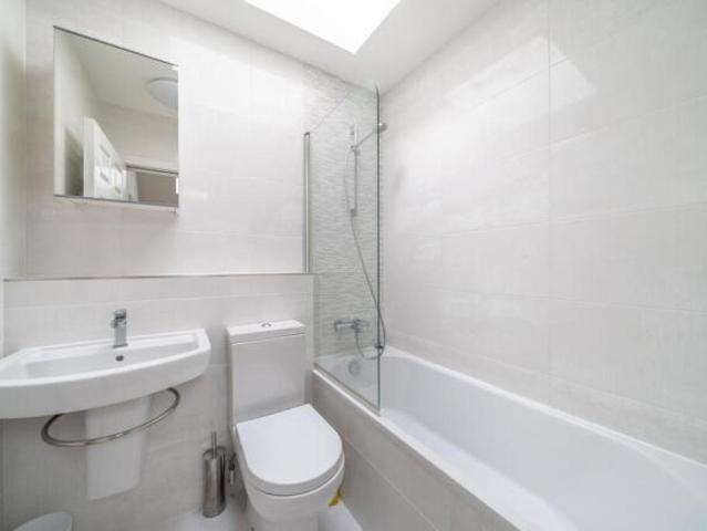 2 bedroom flat for rent in Chancellors Close, Beckenham, BR3