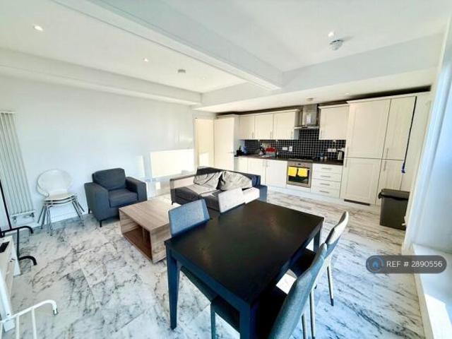 2 bedroom flat for rent in Channelsea Road, London, E15