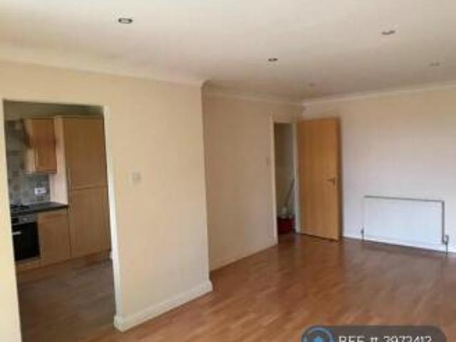 2 bedroom flat for rent in Chantry Court, Morley, LS27