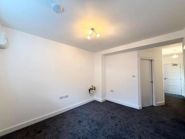 2 bedroom flat for rent in Chapeltown, Pudsey, West Yorkshire, LS28