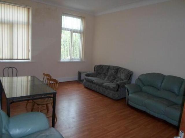 2 bedroom flat for rent in Chapeltown Road, Leeds, LS7