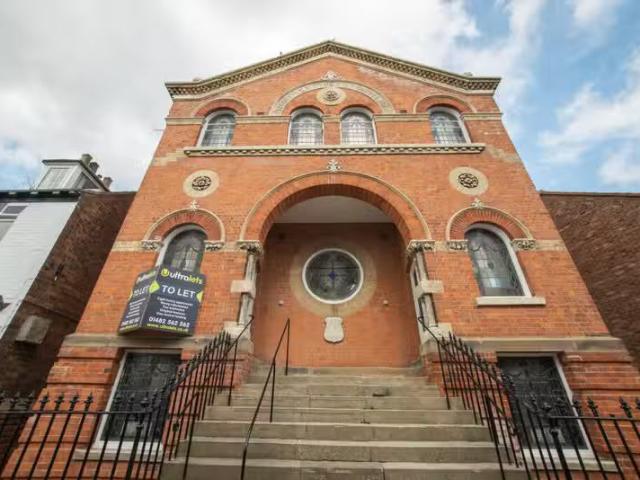 2 bedroom flat for rent in Chapel Court, Market Place, Hornsea.