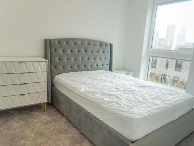 2 bedroom flat for rent in Chapel Street, Salford, M3