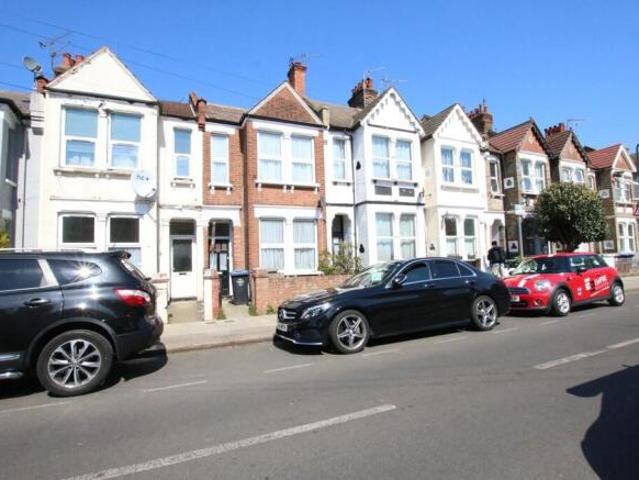 2 bedroom flat for rent in Chapter Road, Willesden, London, NW2