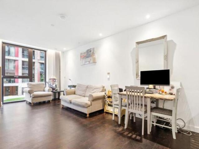 2 bedroom flat for rent in Charles Clowes Walk, Nine Elms, SW11