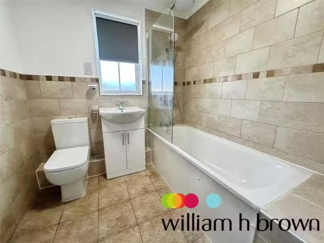 2 bedroom flat for rent in Charles Court, Wheatfield Road, Sta.