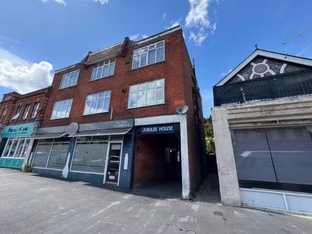 2 bedroom flat for rent in Charminster Road, Charminster P078.