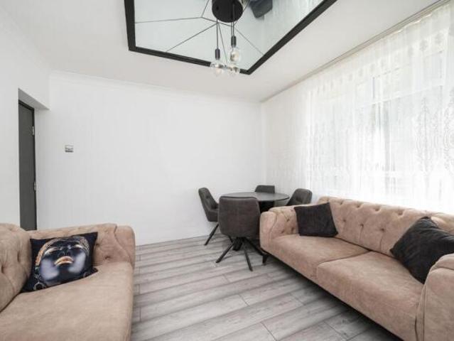 2 bedroom flat for rent in Chart Street, Shoreditch, London, N1