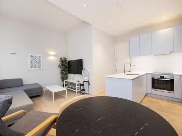 2 bedroom flat for rent in Charterhouse Street, Farringdon, Lo.