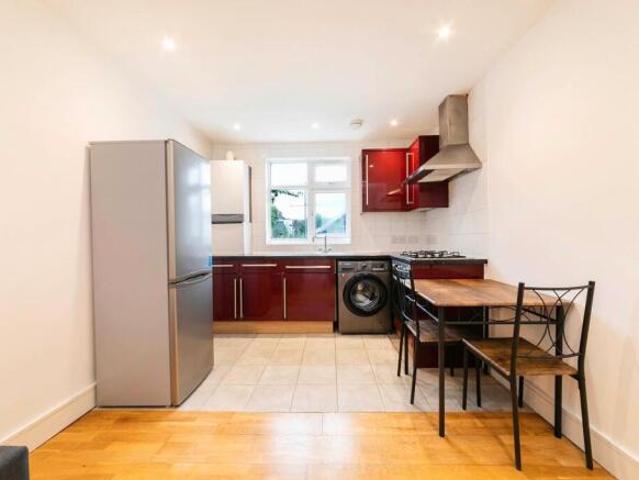 2 bedroom flat for rent in Charteris Road, Queens Park, NW6