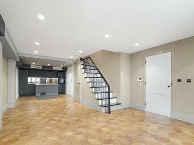2 bedroom flat for rent in Cheval Place SW7