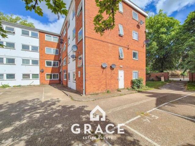 2 bedroom flat for rent in Chevallier Street, Ipswich, IP1