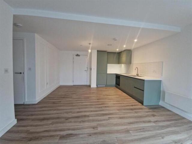 2 bedroom flat for rent in Chevette Court, Luton, LU2