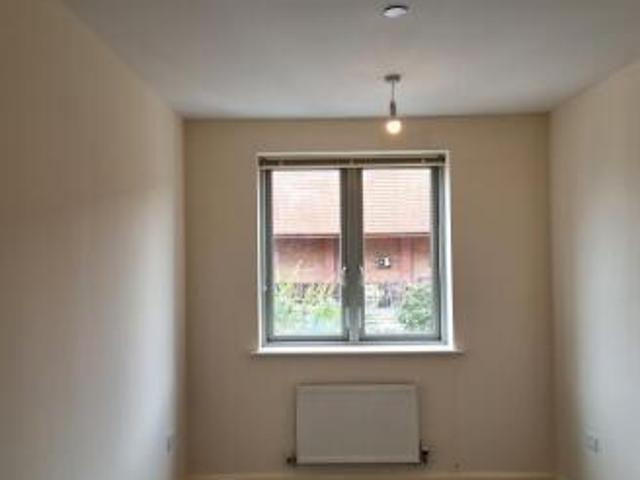 2 bedroom flat for rent in Checkland Road, Leicester, LE4