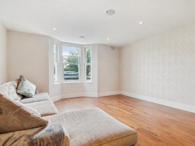 2 bedroom flat for rent in Chelsea Mews, Wanstead, E11