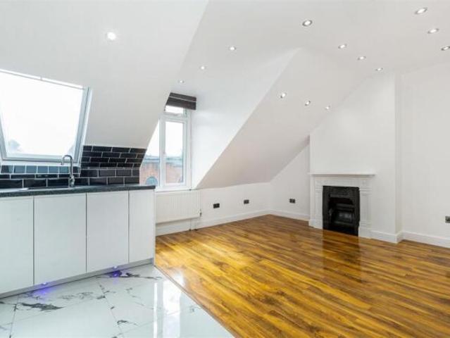 2 bedroom flat for rent in Chelverton Road, Putney SW15