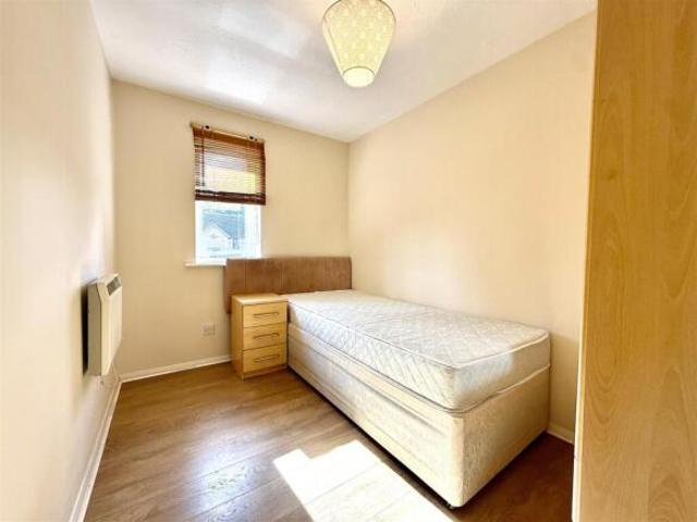 2 bedroom flat for rent in Cherry Blossom Close, London, N13