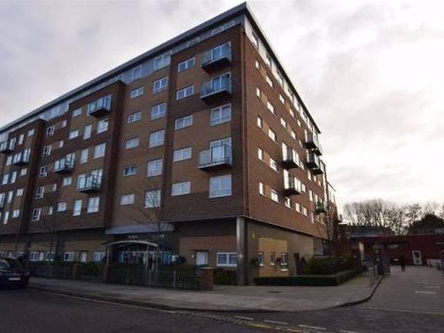 2 bedroom flat for rent in Cherrydown East Basildon Essex SS16