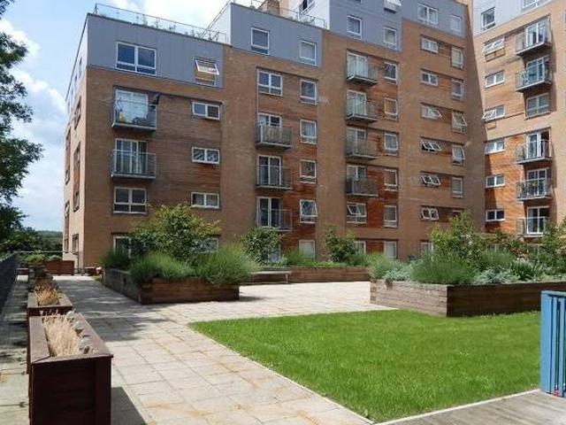 2 bedroom flat for rent in Cherrydown East Basildon Essex SS16