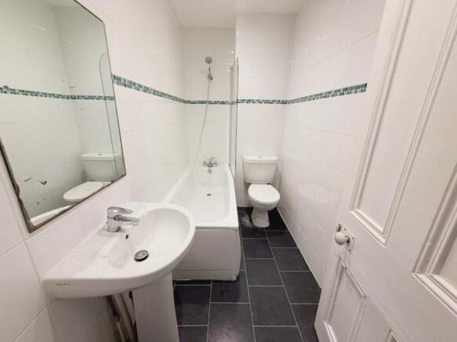 2 bedroom flat for rent in Chesham Place, BN2