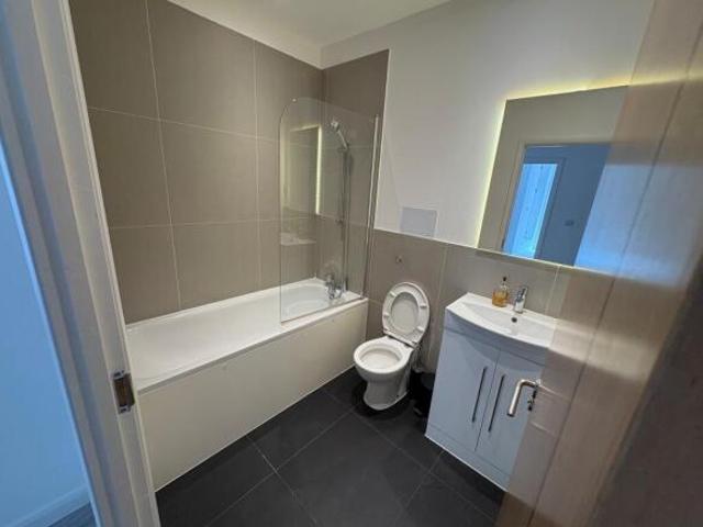 2 bedroom flat for rent in Chesney Street, London, SW11