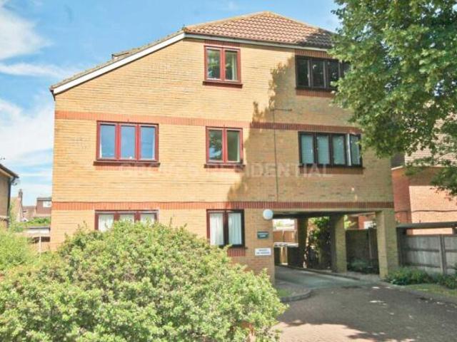 2 bedroom flat for rent in Chestnut Grove, New Malden, KT3