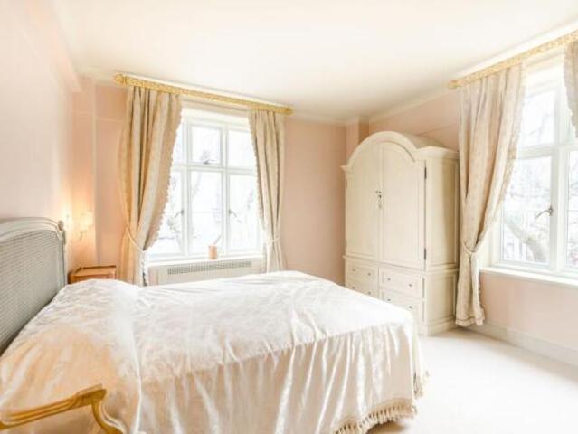 2 bedroom flat for rent in Chesterfield Gardens, Mayfair, London, W1J