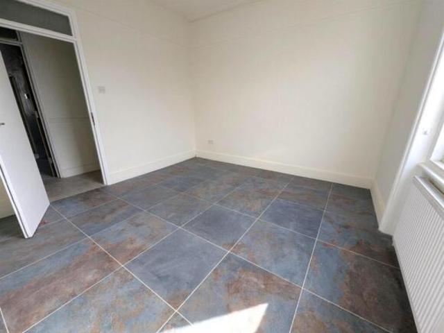 2 bedroom flat for rent in Chichele Road, London, NW2