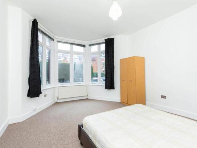 2 bedroom flat for rent in Chichele Road, London, NW2
