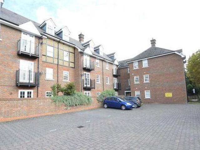 2 bedroom flat for rent in Chime Square St Albans AL3