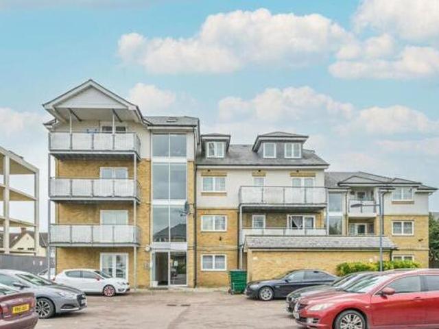 2 Bedroom Flat For Rent In Chingford, London