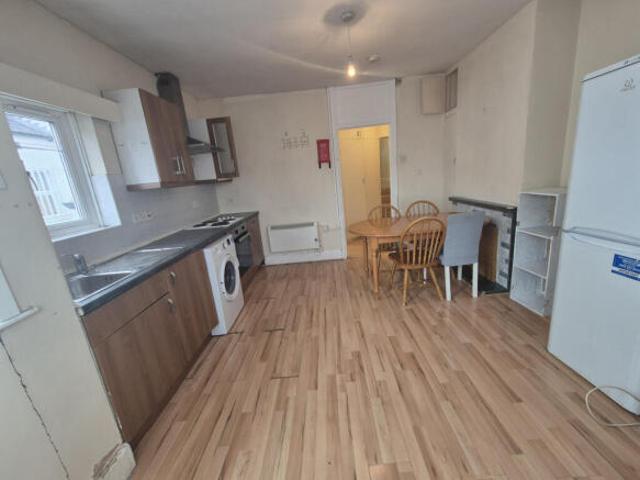 2 bedroom flat for rent in Chingford Mount Road, London, E4