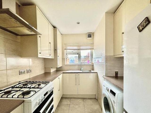2 Bedroom Flat For Rent In Chingford Road