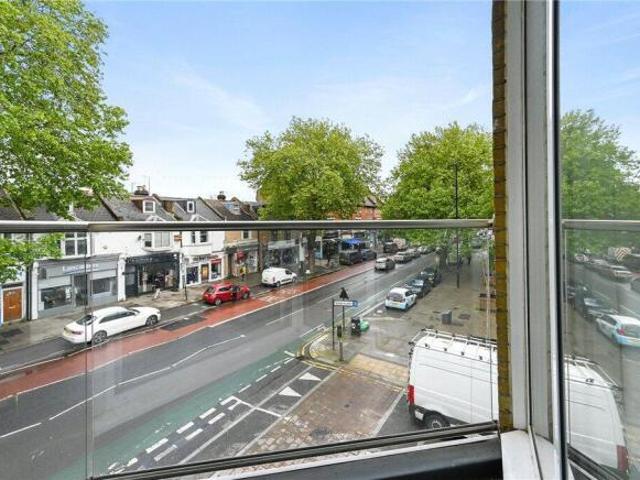 2 bedroom flat for rent in Chiswick High Road, Chiswick, W4