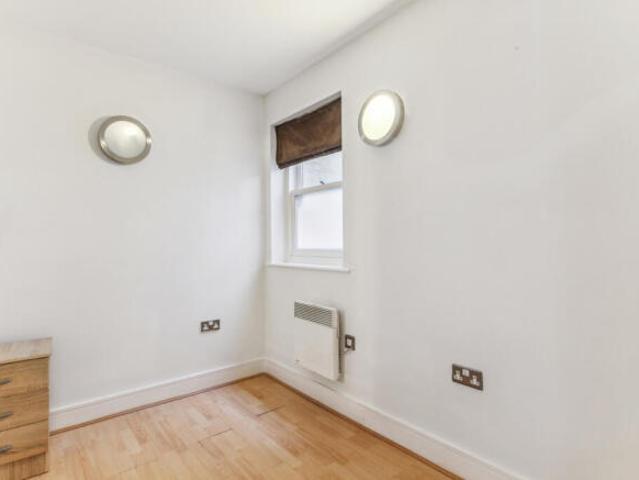 2 bedroom flat for rent in Chiswick High Road, Chiswick, W4