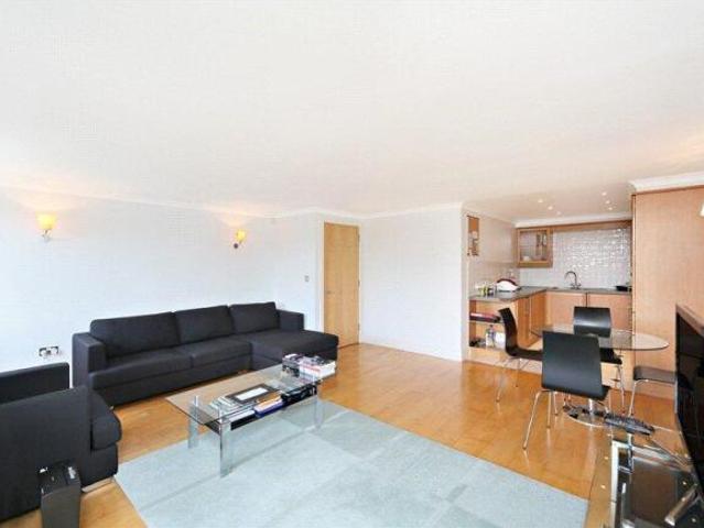 2 bedroom flat for rent in Chiswick High Road, Chiswick, W4