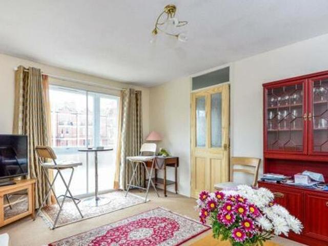 2 Bedroom Flat For Rent In Chiswick, London