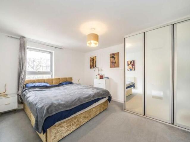 2 bedroom flat for rent in Chrisp Street, Canary Wharf, E14