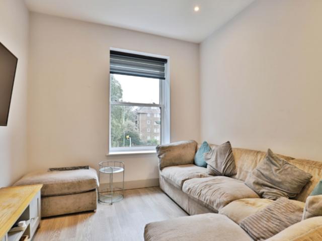 2 bedroom flat for rent in Christchurch Road, BH1