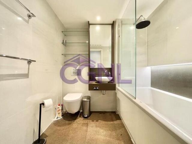 2 bedroom flat for rent in Chronicle Tower, City Road, Islington, London, EC1V