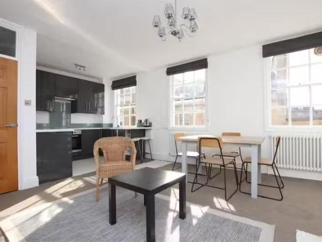 2 bedroom flat for rent in Church Street, Bath, BA1