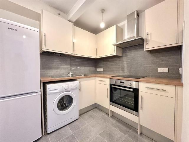 2 bedroom flat for rent in Church Street, Brighton, East Sussex, BN1