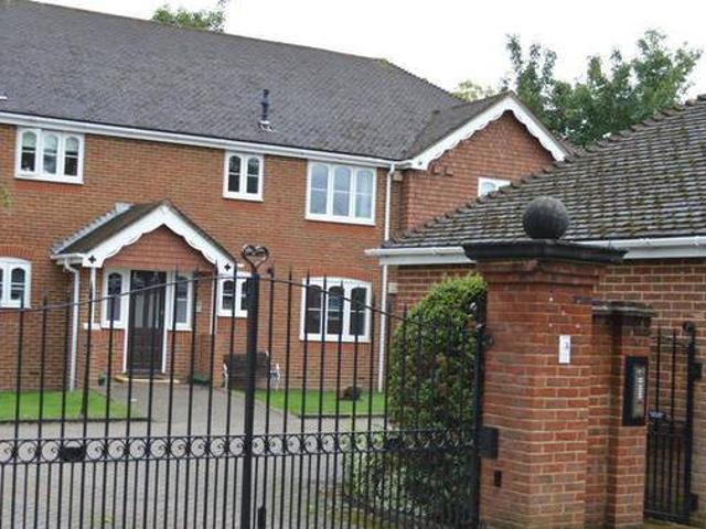 2 bedroom flat for rent in Church Road Bookham KT23